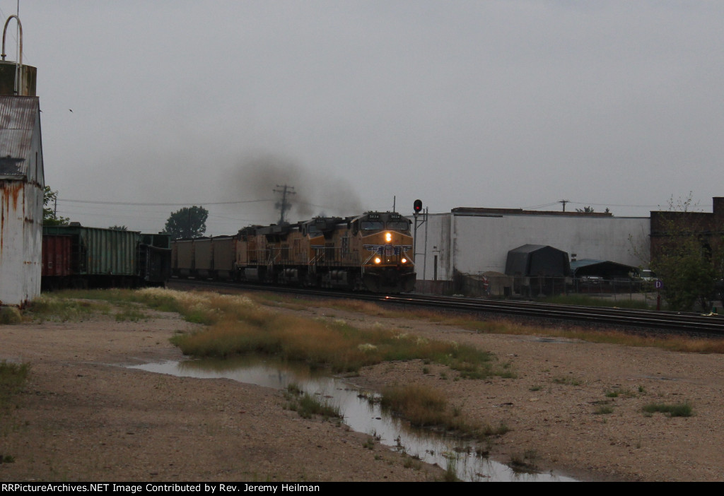 UP 5824 & others (1)